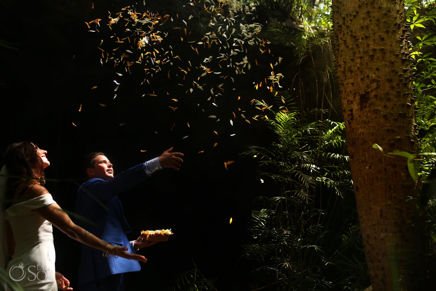 Who coordinates cenote ceremonies - Del Sol Photography